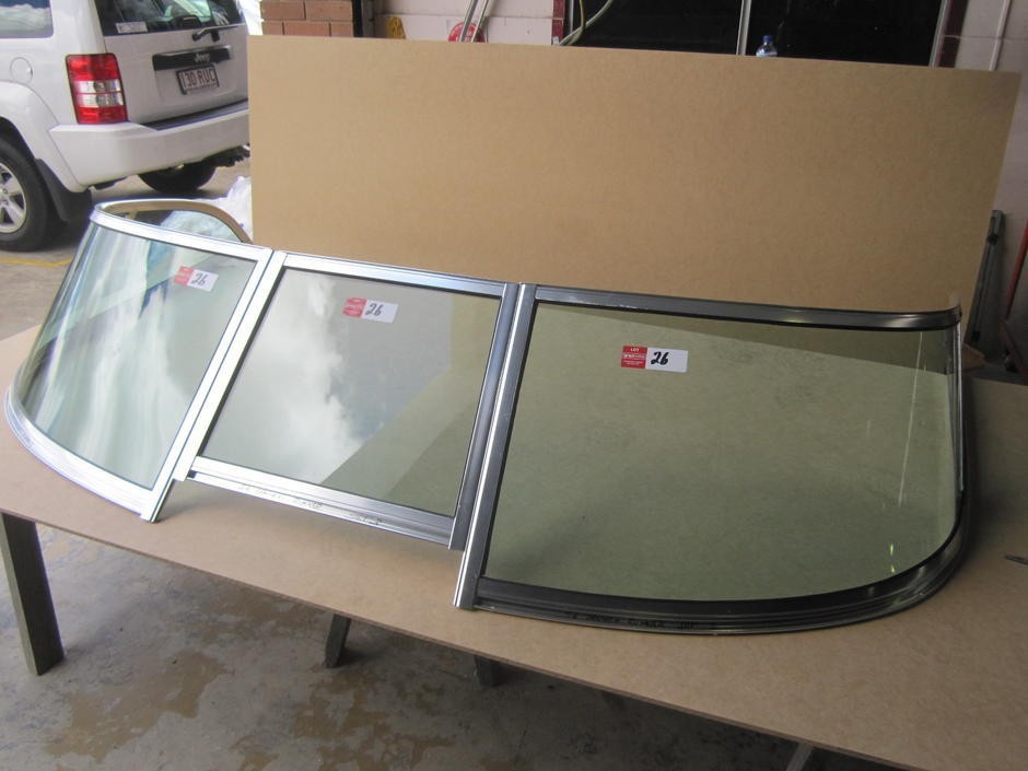 Boat windscreen Auction (0026-1700347) | Grays Australia