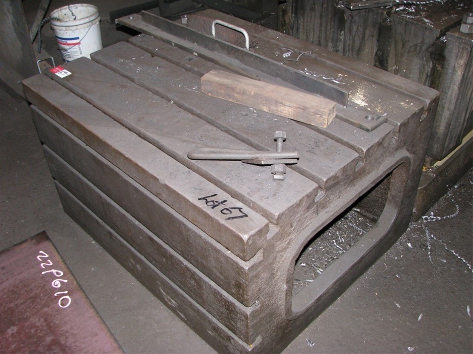 T slot work table, cast iron construction, approx 1,100 x 880 x 620 (h ...