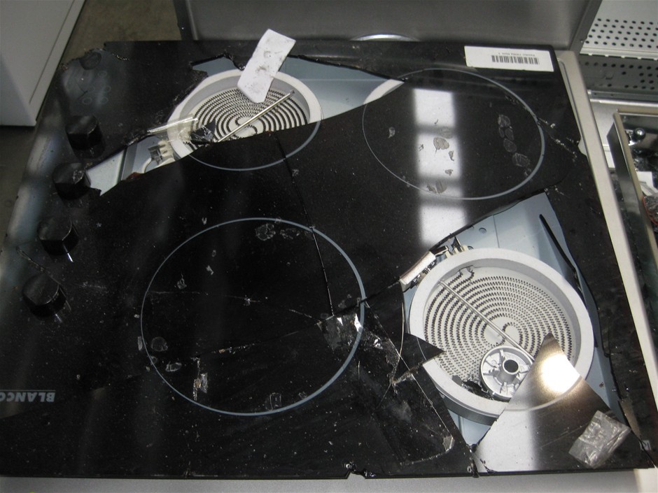 Blanco 60cm Black Enamel Ceramic Glass Cooktop. Model: BCGG6N Auction ...