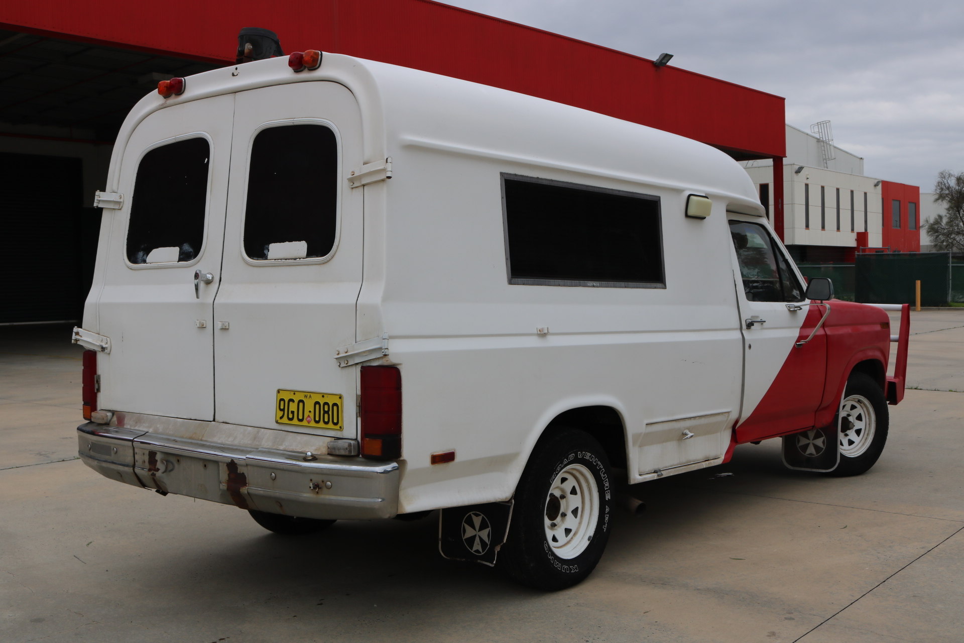 1983 Ford Ex Ambulance F100 Service Body, 413,504 km indicated Auction ...