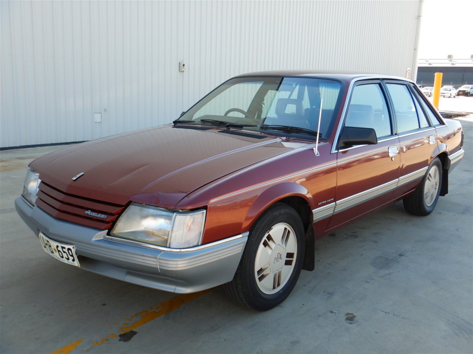 1985 Holden VK Commodore Berlina Automatic Sedan Auction (0012-8010690 ...