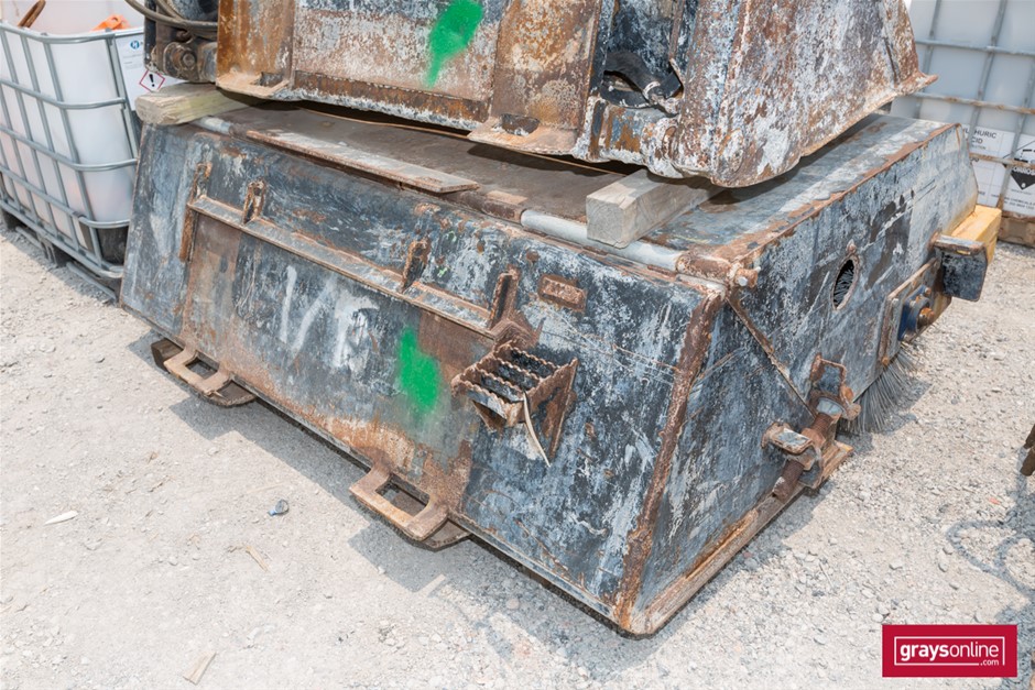 Caterpillar Skid Steer Broom Attachment Make: Caterpillar Auction (0016 ...