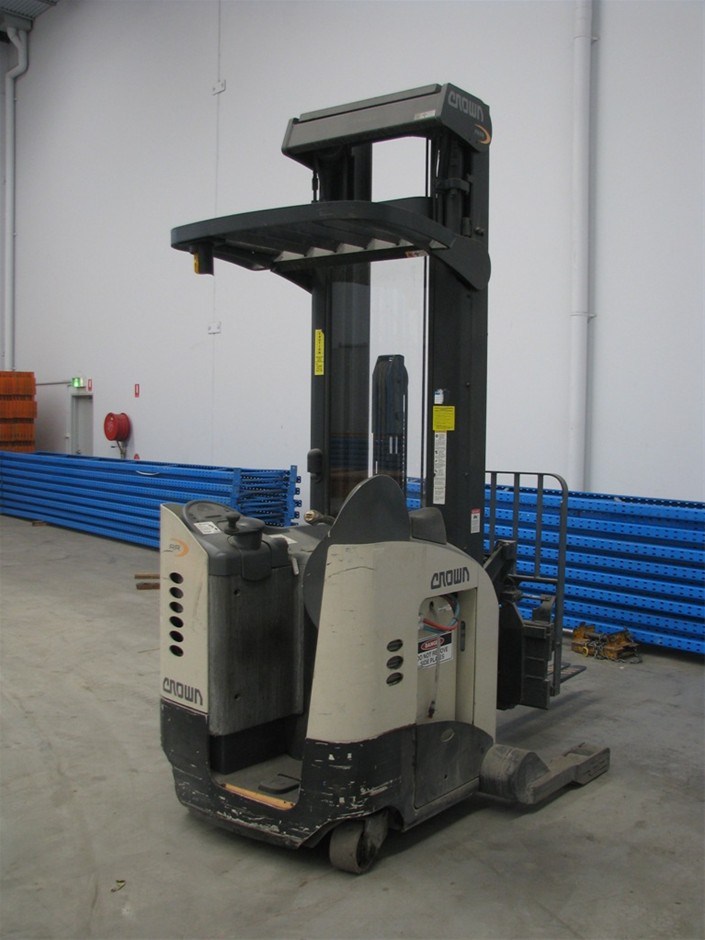 Forklift, Crown, Model RR5200 Series, Ride on Reach type, electric, max ...