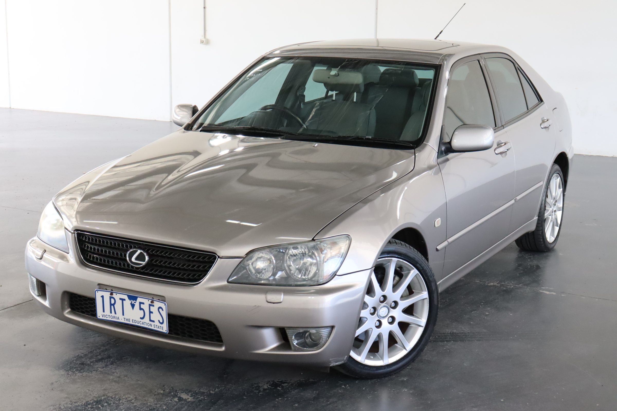 2003 Lexus IS200 Sports Luxury Automatic Sedan Auction (0001-3481216 ...