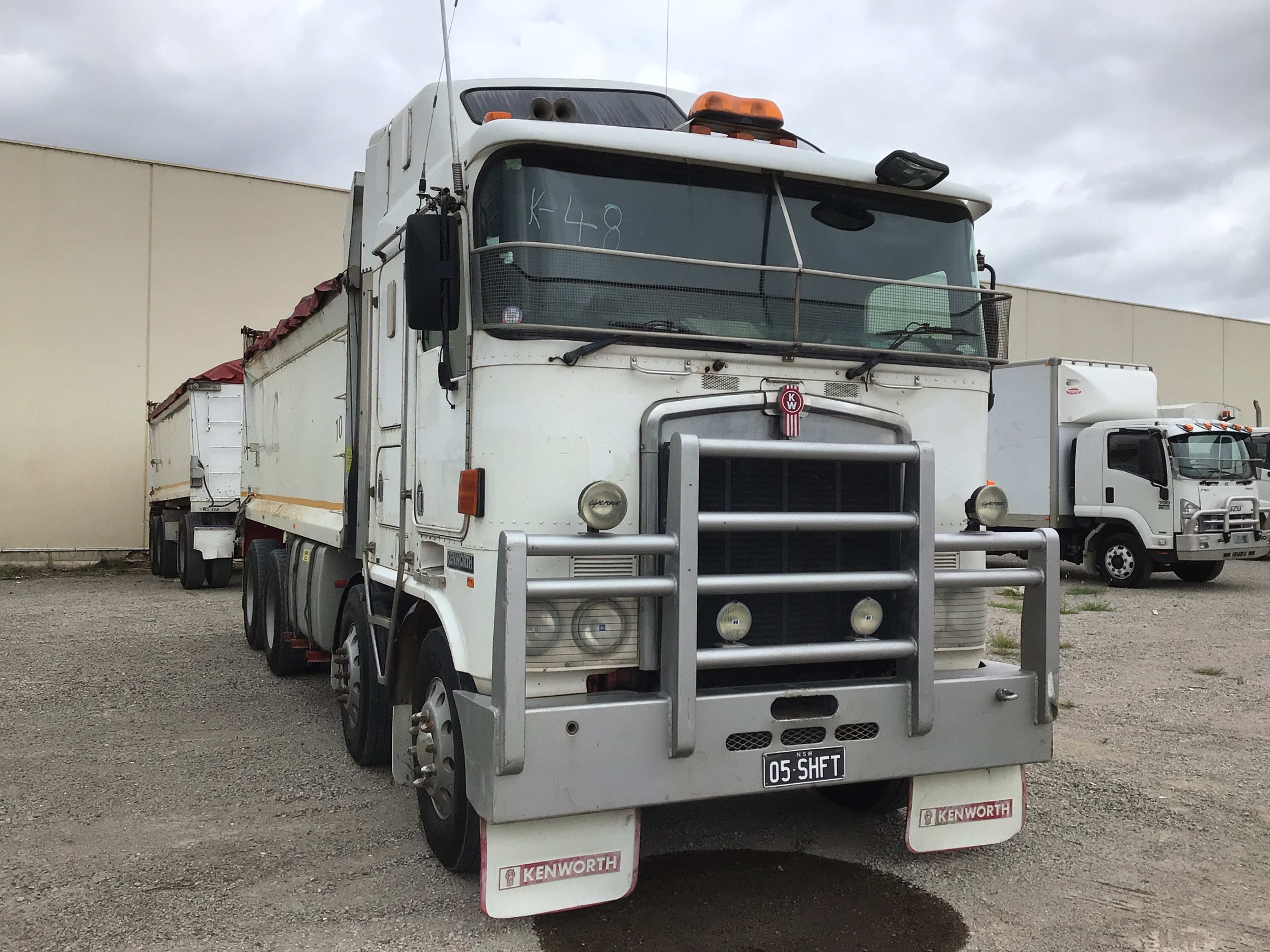 2005 Kenworth K104 8 x 4 Tipper Truck Auction (0021-5043487) | Grays ...
