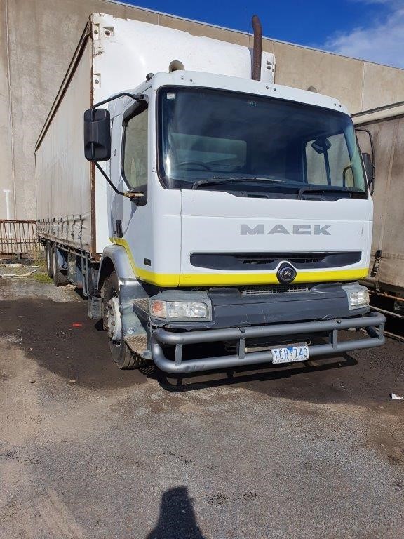 2005 Mack Premium 6 x 2 Curtainsider Rigid Truck Auction (0003-3019383 ...