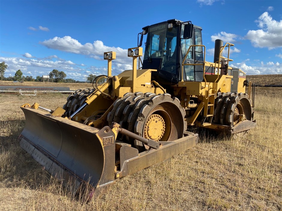2006 Caterpillar 825H Soil Compactor Auction (0014-7035721) | Grays ...
