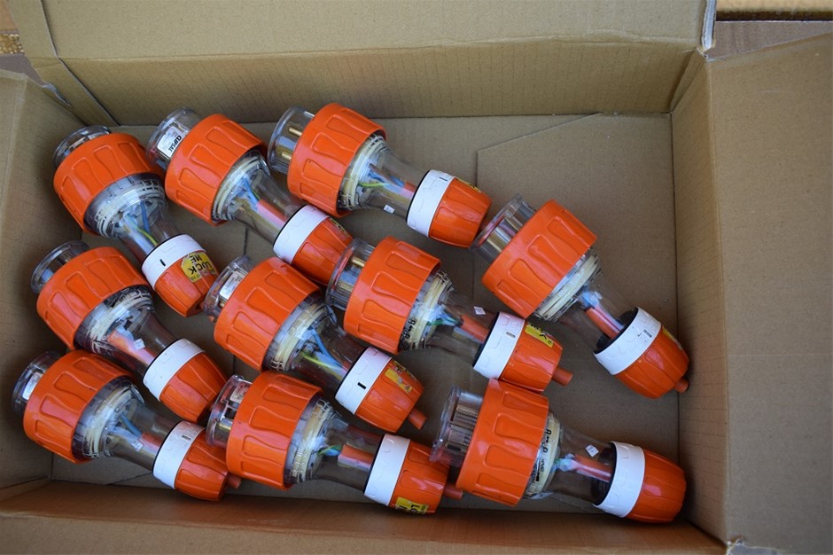 BOX OF 10 X CLIPSAL 20A, 250VC 50HZ IP66 56P330EO 3-PHASE PLUGS Auction ...
