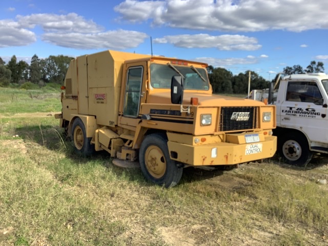 1988 Mobil Sweeper 243D 4 x 2 Sweeper Truck Auction (0104-9035297 ...