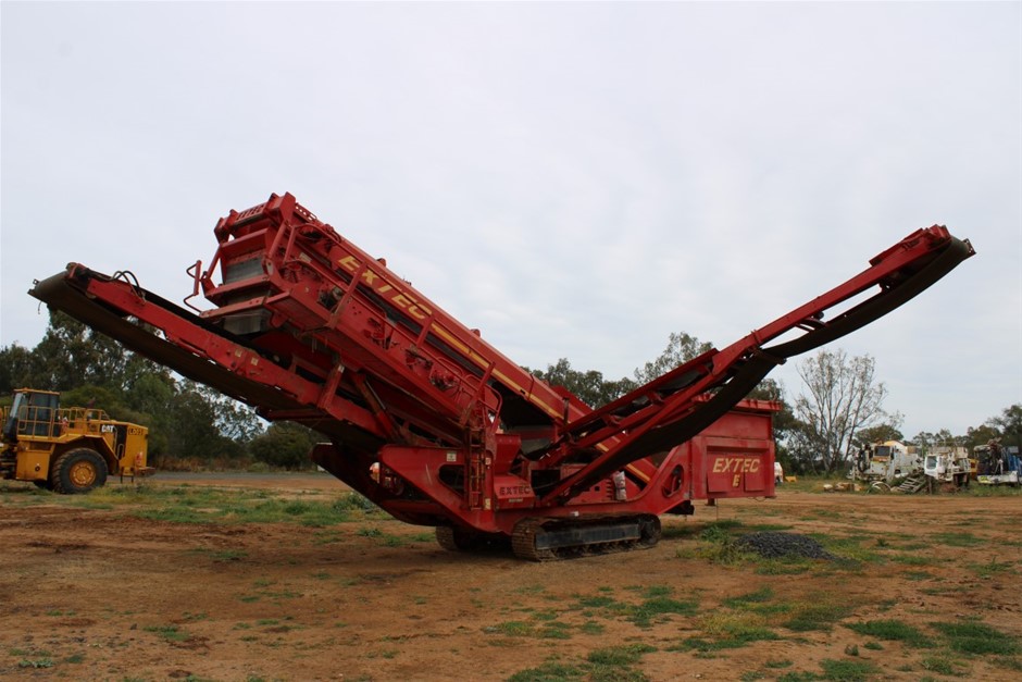 EXTEC S-5 Two Deck Track Screen Auction (0001-5046586) | Grays Australia