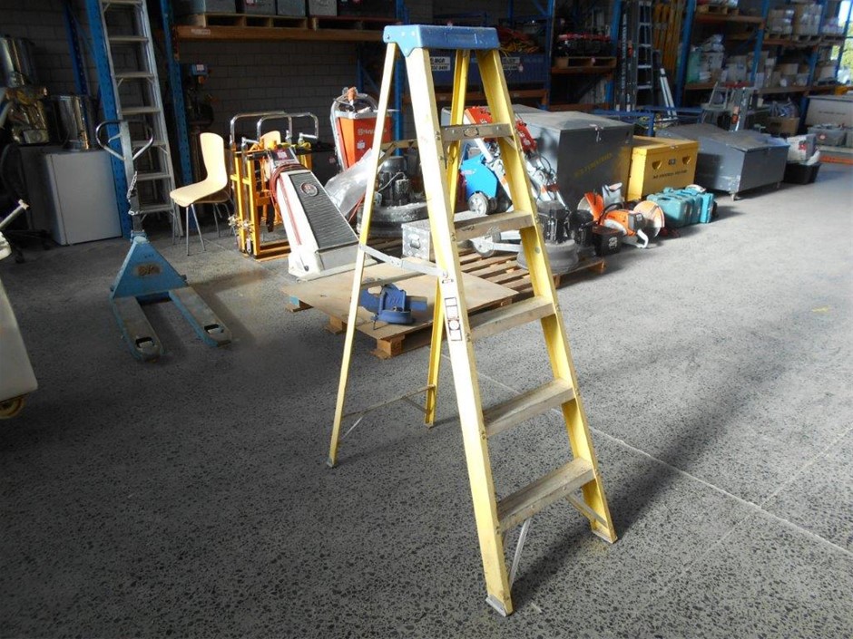 Cuprum Pro Fibreglass A-Frame Ladder Auction (0137-3020231) | Grays ...