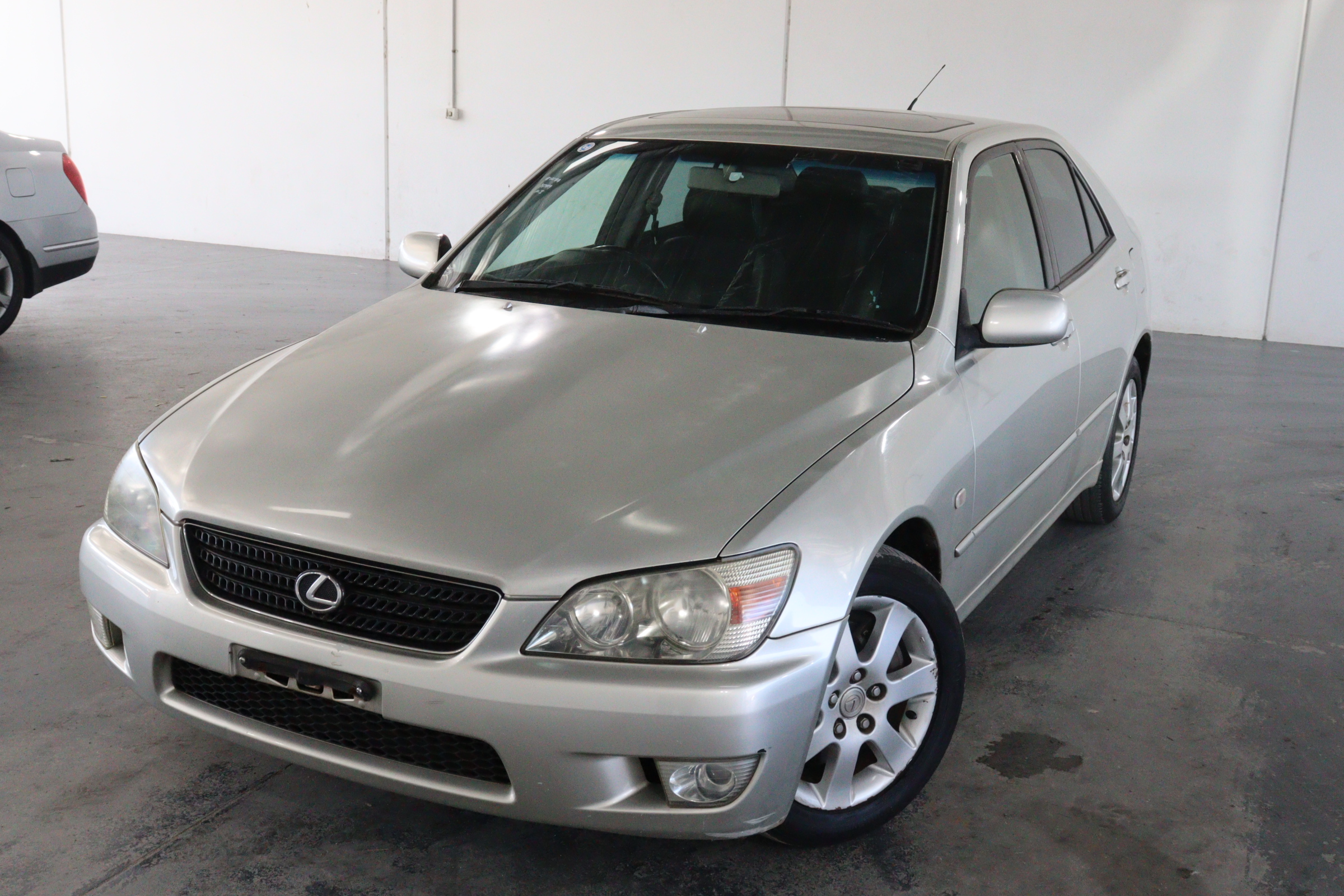 Lexus IS200 Sports Luxury Automatic Sedan Auction (0001-20036461 ...