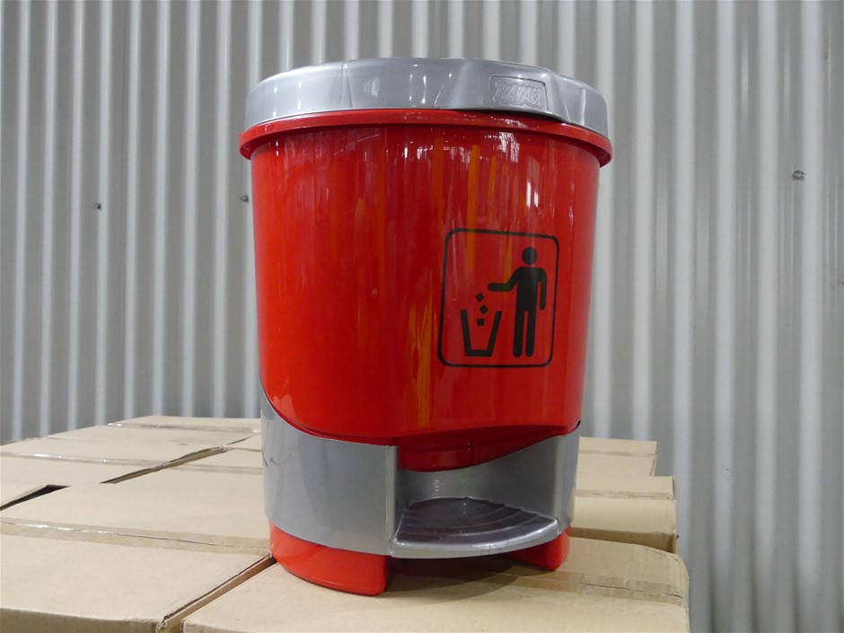 Qty Pallet x Rayaco 7080 Round Plastic Stepping Bin Auction (0001 ...