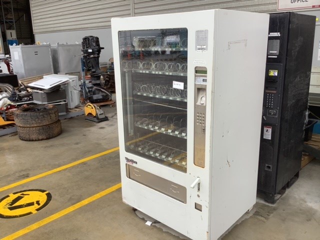 WURLITZER Drink And Snack Vending Machine Auction (0051-9026763 ...