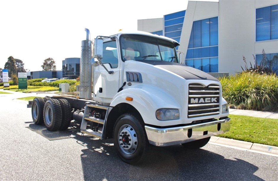 2015 Mack Metroliner 6 x 4 Cab Chassis Truck Auction (0001-3020417 ...