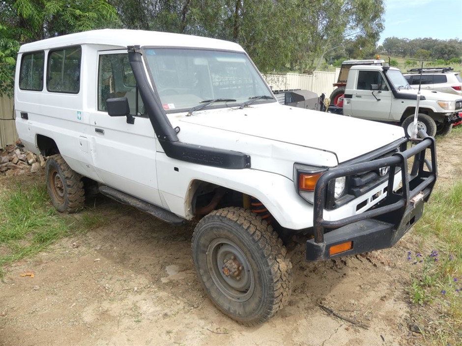 2003 Toyota HZJ 78R-RJMRSQ Land cruiser Bus Troop Carrier Auction (0075 ...