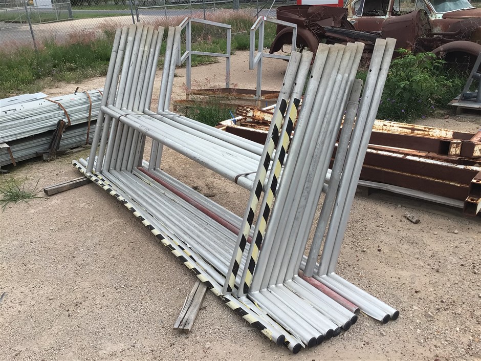 11 x Aluminium Scaffold Safety Rails Auction (0115-7035329) | Grays ...