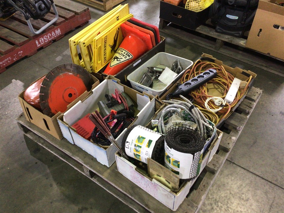Road Signs, Extension Cords, & More Auction (0049-8014117) | Grays ...