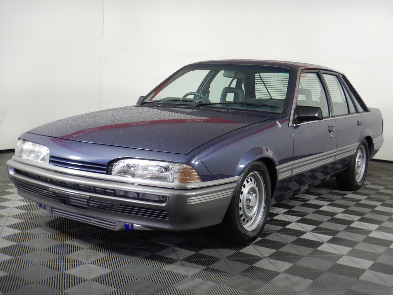 1988 Holden VL Commodore (Turbo) Manual Sedan Auction (0001-60010950 ...