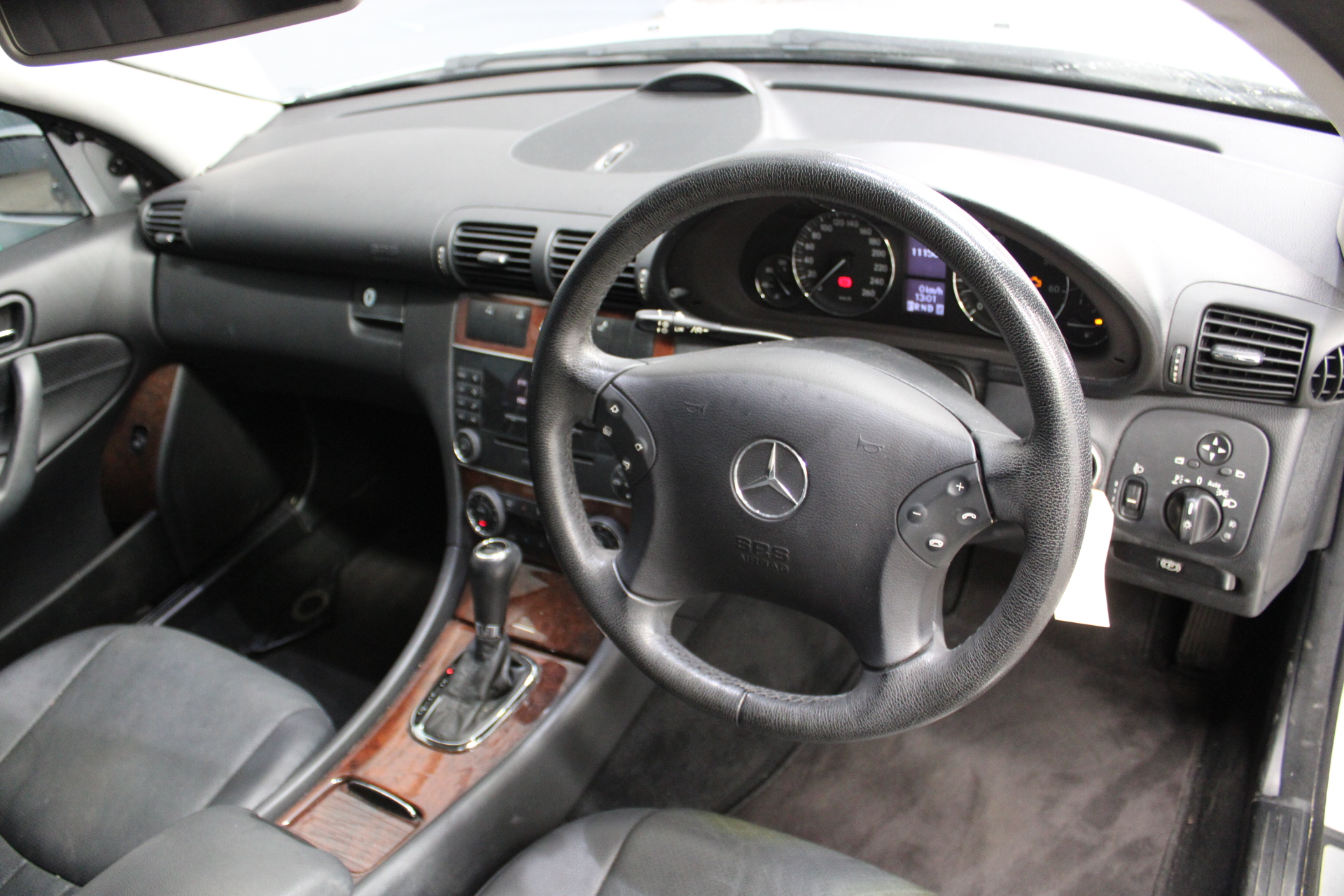 2006 Mercedes Benz C230 Interior Outlet USA | www.pinnaxis.com