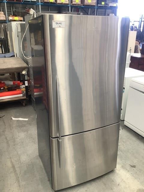 Fisher And Paykel E522B 454L Stainless Steel Fridge Freezer Auction ...