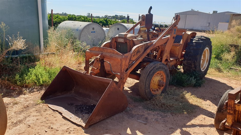 Chamberlain Front End Loader Tractor Auction (0066-3021157) | Grays ...