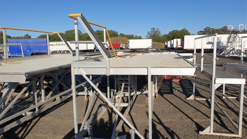 Mobile Alloy A330 MLG Bay Stand RHS Auction (0034-3028910) | Grays ...