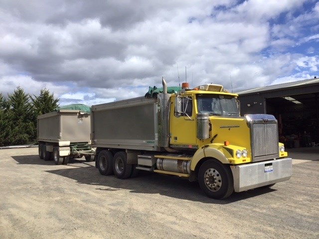 2010 Western Star 4800FK Tipper Truck with 2011 Hercules Dog Tipper ...