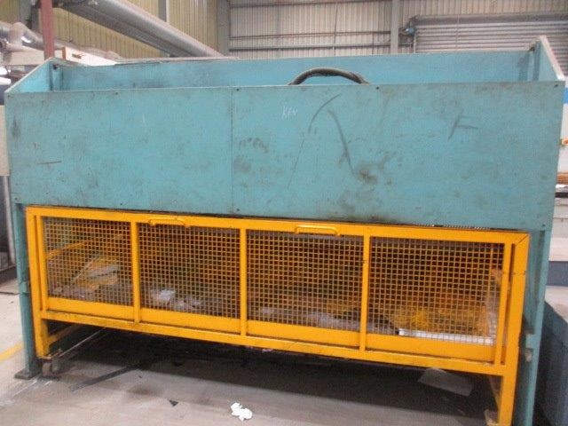 Epic Guillotine with Yellow Waste Bin Auction (0059-3022059) | Grays ...