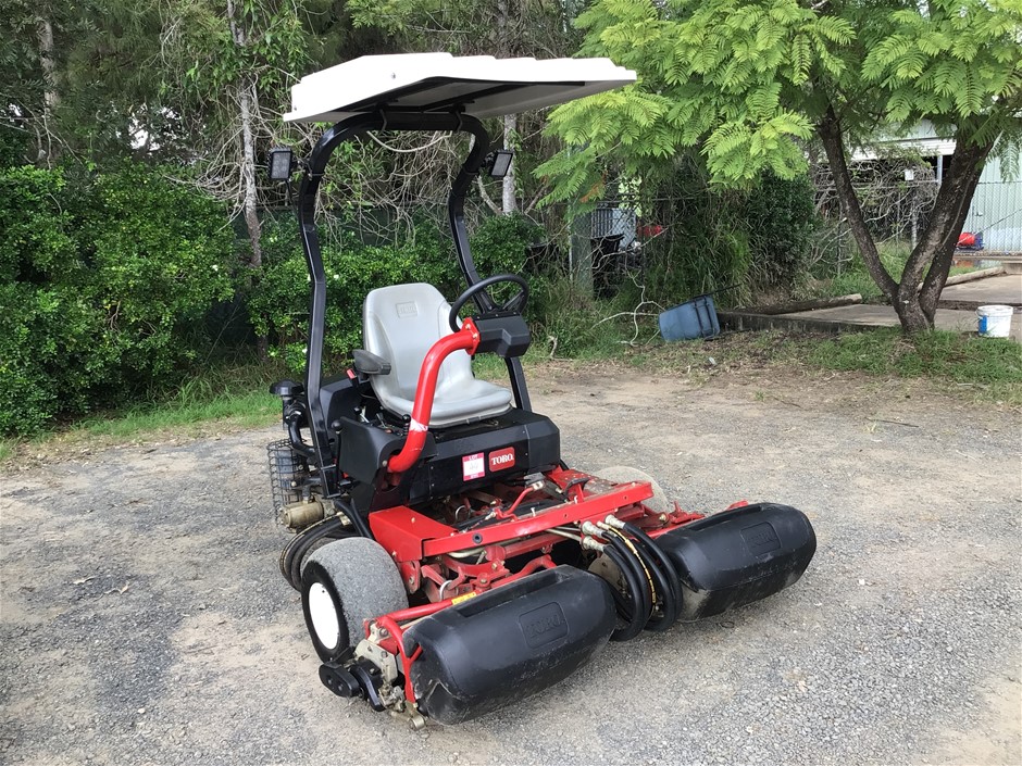 Toro Greensmaster 3250-D Cylinder Mower Auction (0044-7038304) | Grays ...