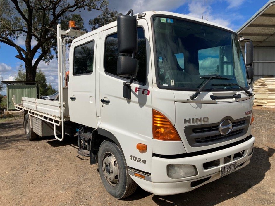 2010 Hino FD 500 1024 4 x 2 Crane Truck Auction (0013-5048676) | Grays ...