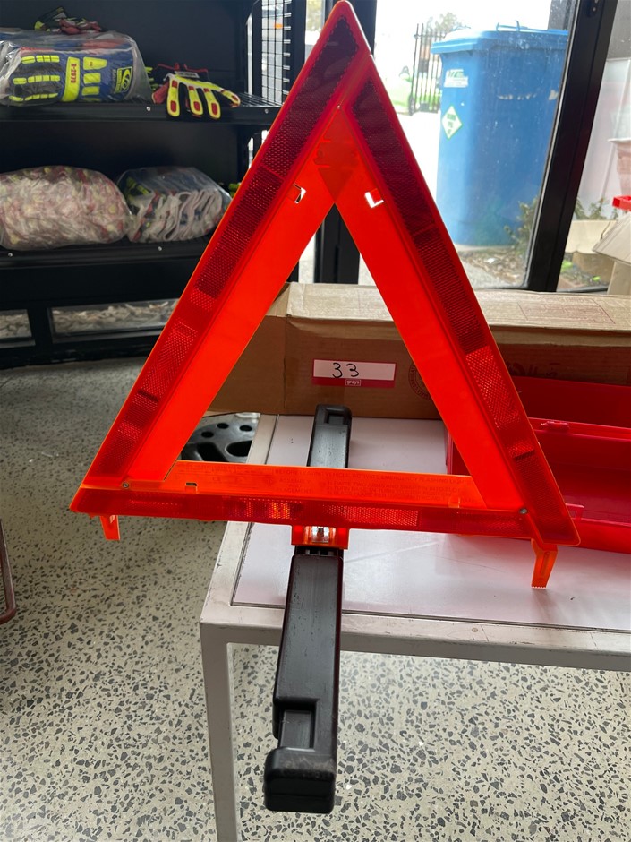 Narva Emergency Warning Kit / 3 Safety Triangles Auction (0033-3021711 ...