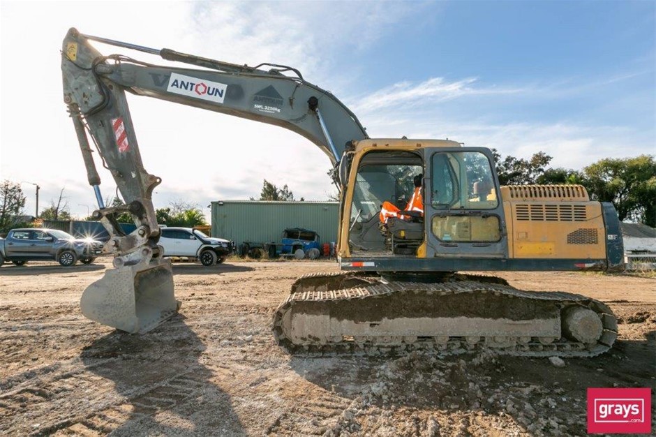 Volvo EC240BLC Excavator Auction (0013-5049657) | Grays Australia