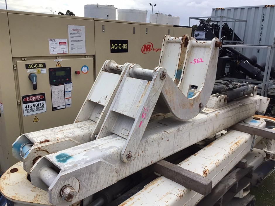 2 x Adjustable Support Arm with Hydraulic Ram Auction (0043-3022175 ...