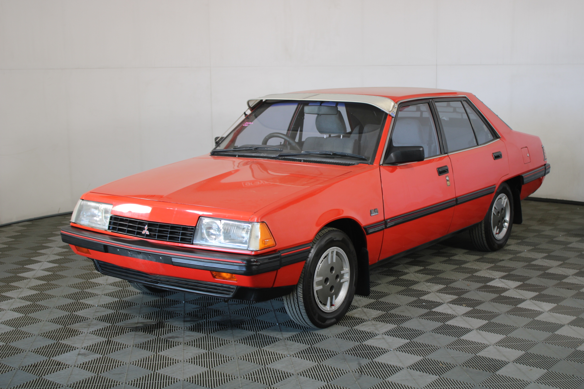 1986 Mitsubishi Sigma GL Automatic Sedan Auction (0001-10052156 ...