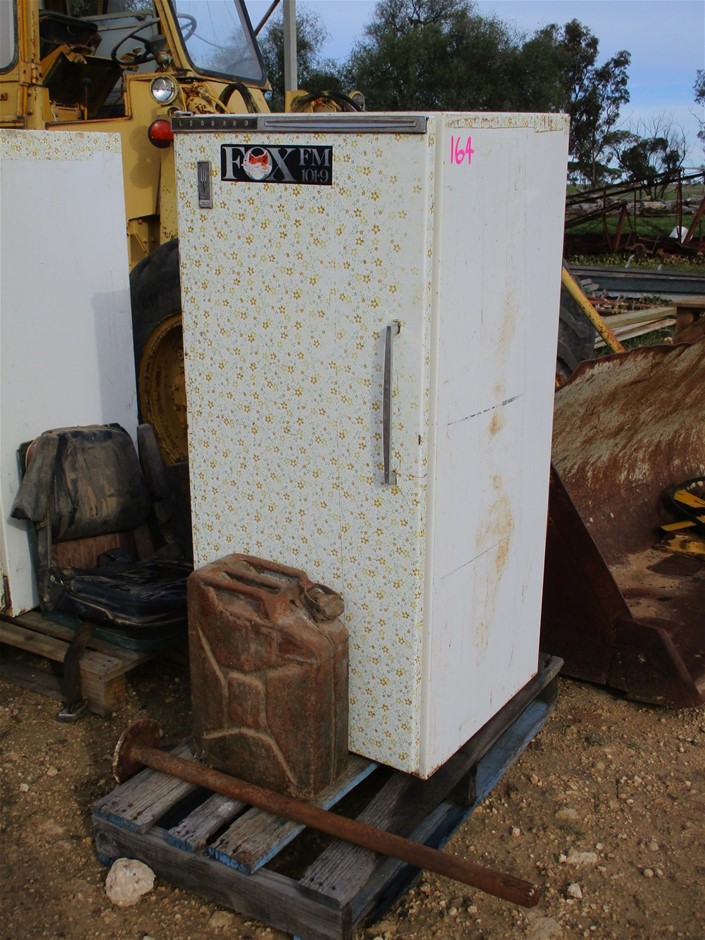 Leonard Refrigerator Auction (0164-3022858) | Grays Australia