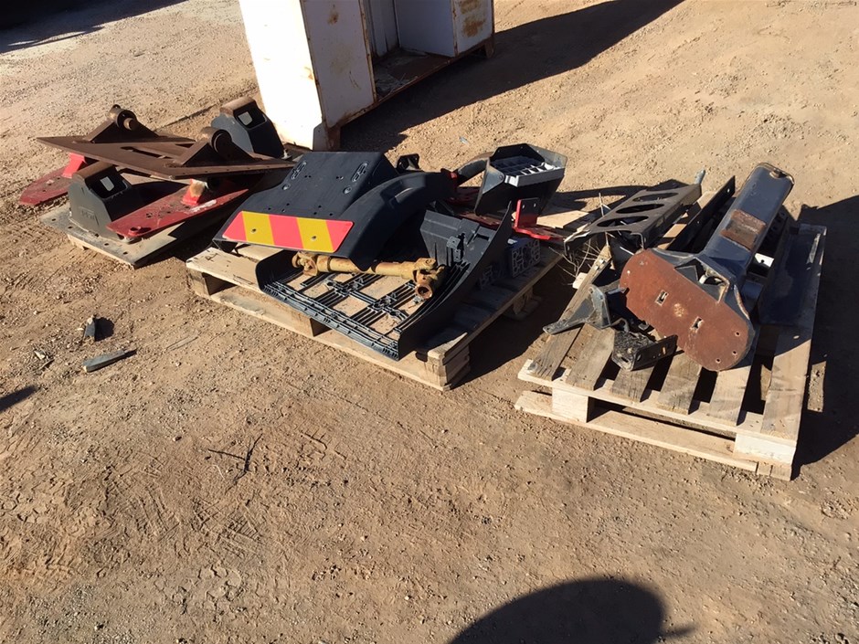 Quantity of Assorted Truck & Trailer Parts Auction (0070-3022553 ...