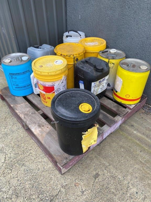 Pallet - Drums of Machine Oils and Machining Lubricants Auction (0032 ...
