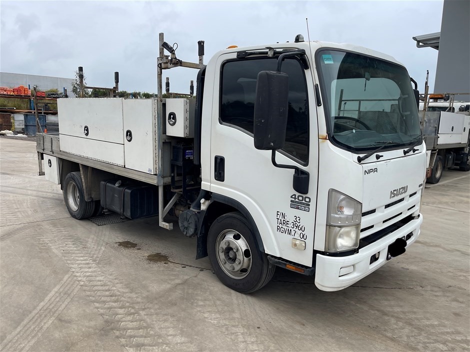 2010 Isuzu NPR 400 4 x 2 Service Truck Auction (0001-7041129) | Grays ...