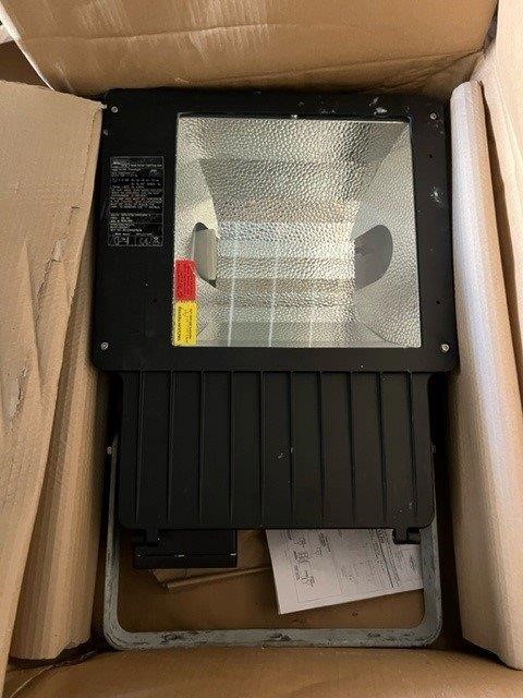 Victor VL100 Floodlight Auction (0250-7040637) | Grays Australia