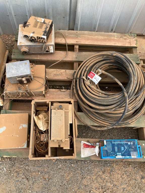 Bulk Pallet Assorted Vintage Radio Components Auction (0099-5050053 ...