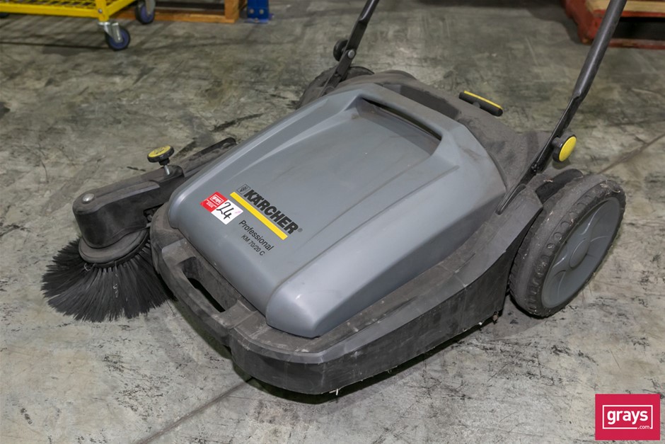 Karcher KM70/20 C Manual Floor Sweeper Auction (0024-5050068) | Grays ...