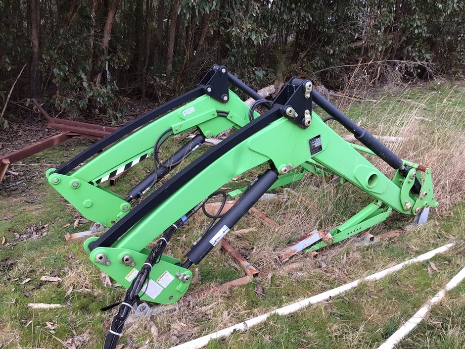 Deutz Fahr Front End Loader Attachment Auction (0006-3023389) | Grays ...