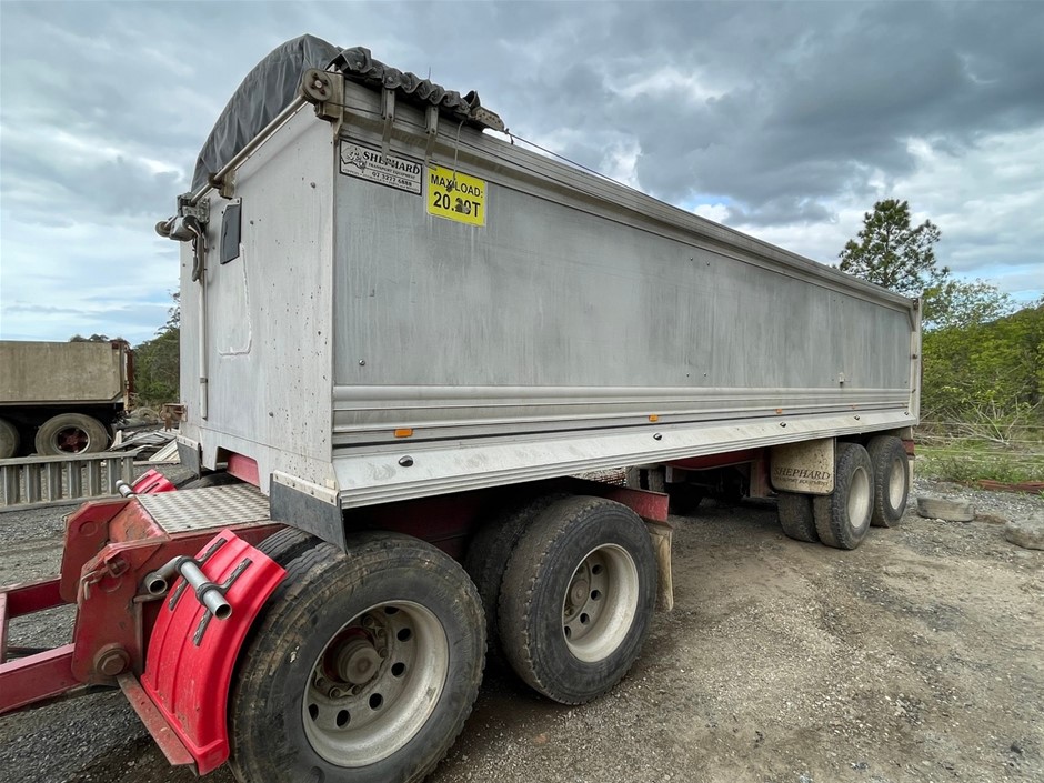 2006 Shephard Quad Axle Dog Tipper Auction (0003-7042996) | Grays Australia