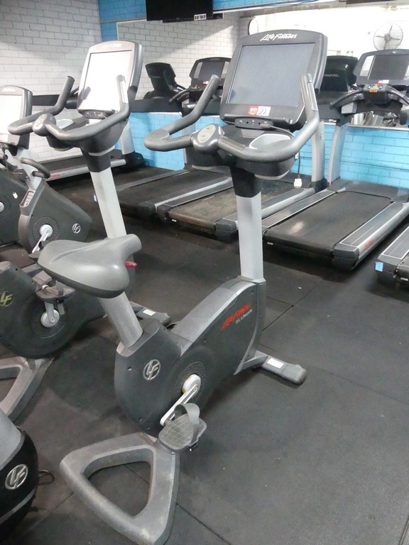 Life Fitness 95c Lifecycle Commercial Lifecycle Exercise Bike Auction ...
