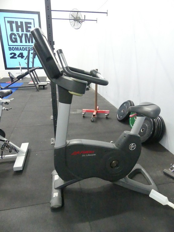 Life Fitness 95c Lifecycle Commercial Lifecycle Exercise Bike Auction ...