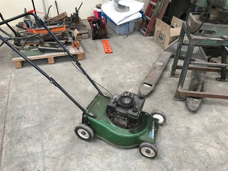 Victa Quadra 4 Stroke Petrol Lawn Mower Auction (0057-3023552) | Grays ...
