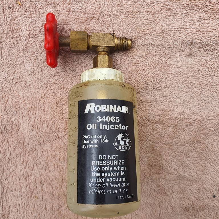 Robinair oil injector for Air Conditioning Systems Auction (0221 ...