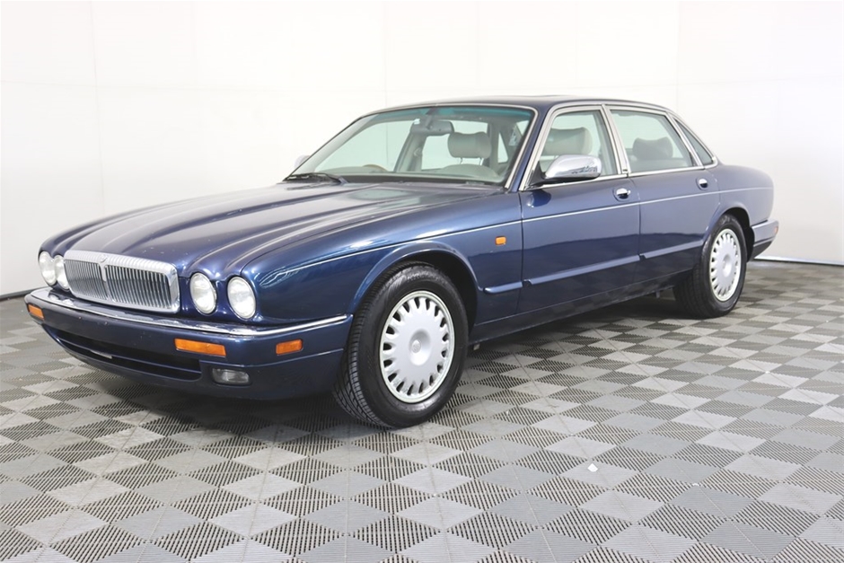 1995 Jaguar DAIMLER SIX X300 Automatic Sedan Auction (0001-20082612 ...