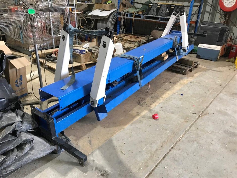 Bishamon 2 Pole Car Hoist Auction (0150-3022838) | Grays Australia